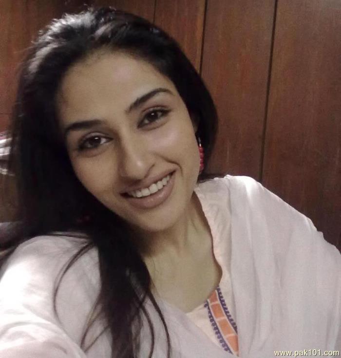 Gallery > Actresses > Erum Akhtar > Erum Akhtar high quality! Free download 700x735 - Pak101.com