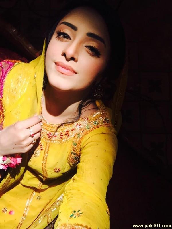Sanam Chauhdry Latest Photoshoot for Drama in Mayoon Scene ...