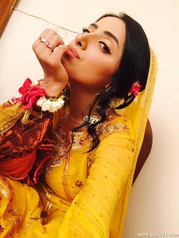 Sanam Chauhdry Latest Photoshoot for Drama in Mayoon Scene ...