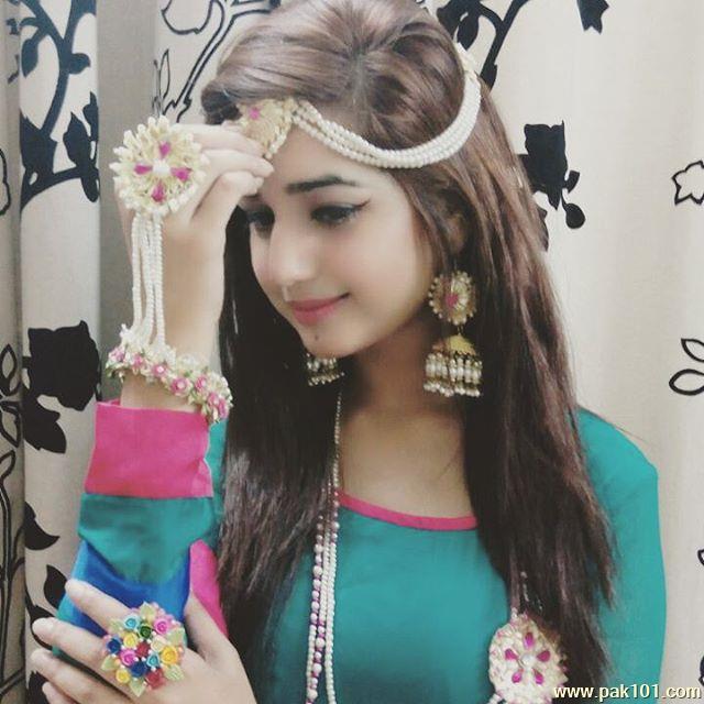 Anum Fayyaz Wallpapers