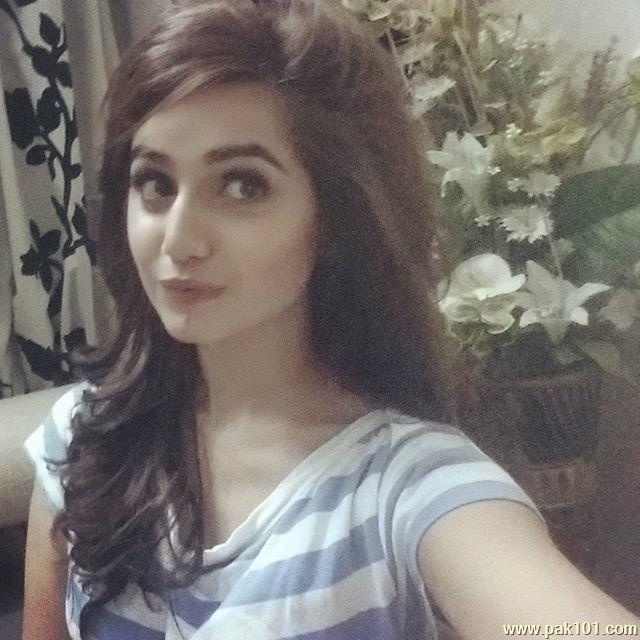 Anum Fayyaz Wallpapers