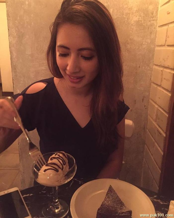 Celebrities > Actresses (TV) > Komal Aziz Khan > Photos > Komal Aziz ...