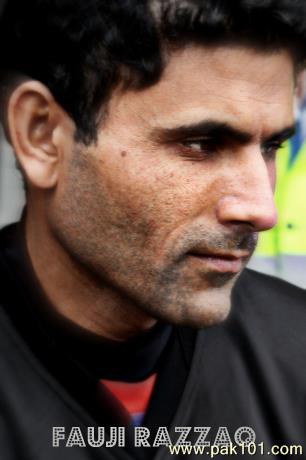 Pakistani Cricket Players Team Photos Wallpapers : Abdul Razzaq