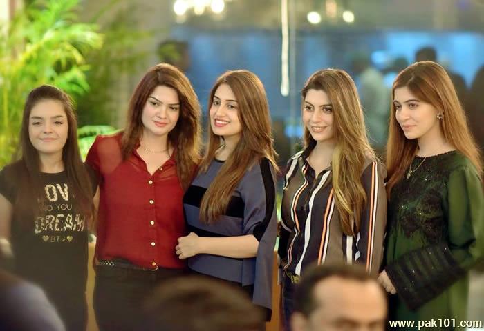 Gallery > Events & Shows > Celebrities Having Dinner At New Restuarant ...