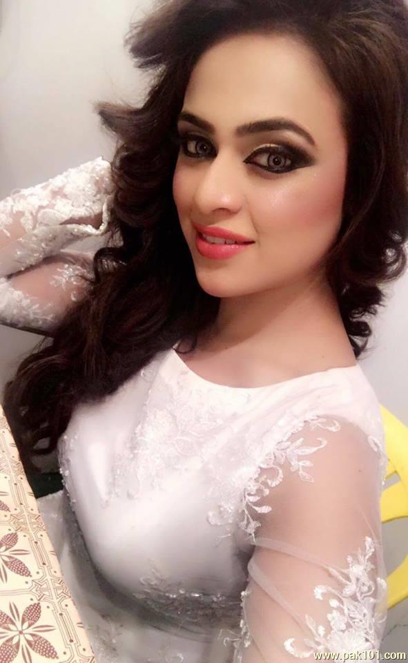 Sobia Khan's Instagram, Twitter & Facebook on IDCrawl